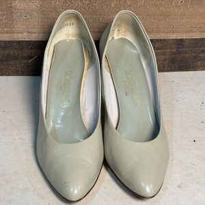 Socialite | Shoes | Vintage Womens Cream Ivory Socialites Leather Pumps ...